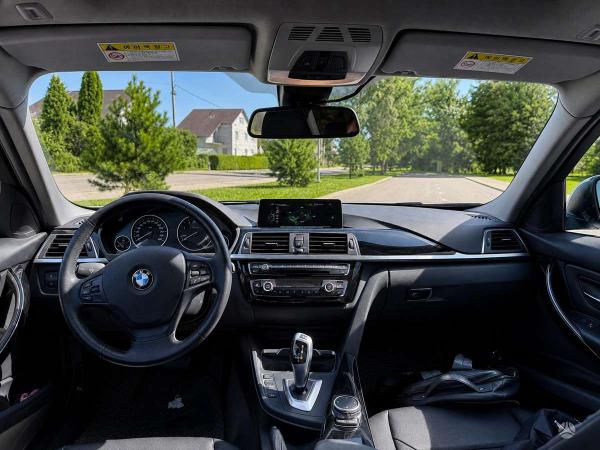 White BMW 320 2015 in Vilnius, with an engine capacity of 2.00 L and mileage of 168 thousand km for 11132 €, photo 8 on AUTOMOTO.COM.LV