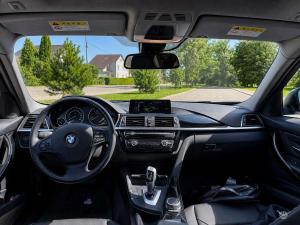 White BMW 320 2015 in Vilnius, with an engine capacity of 2.00 L and mileage of 168 thousand km for 11132 €, photo 9 on AUTOMOTO.COM.LV