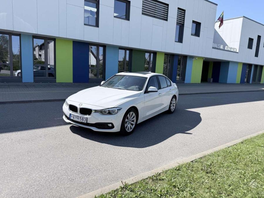 White BMW 320 2015 in Vilnius, with an engine capacity of 2.00 L and mileage of 168 thousand km for 11132 €, photo 14 on AUTOMOTO.COM.LV