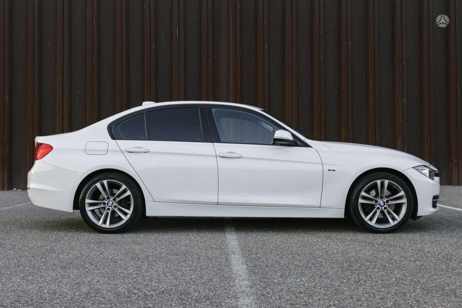 White BMW 320 2015 in Kaunas, with an engine capacity of 2.00 L and mileage of 314 thousand km for 9700 €, photo 8 on AUTOMOTO.COM.LV