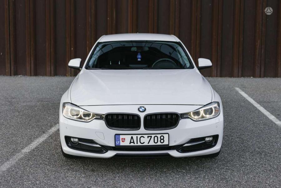 White BMW 320 2015 in Kaunas, with an engine capacity of 2.00 L and mileage of 314 thousand km for 9700 €, photo 9 on AUTOMOTO.COM.LV