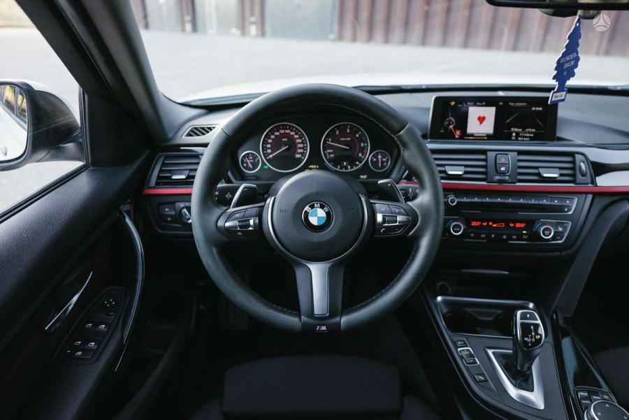 White BMW 320 2015 in Kaunas, with an engine capacity of 2.00 L and mileage of 314 thousand km for 9700 €, photo 11 on AUTOMOTO.COM.LV