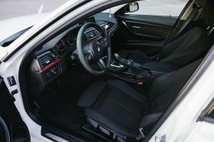 White BMW 320 2015 in Kaunas, with an engine capacity of 2.00 L and mileage of 314 thousand km for 9700 €, photo 17 on AUTOMOTO.COM.LV