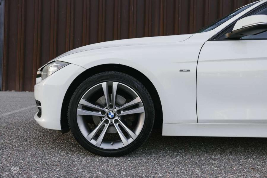 White BMW 320 2015 in Kaunas, with an engine capacity of 2.00 L and mileage of 314 thousand km for 9700 €, photo 33 on AUTOMOTO.COM.LV