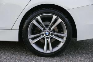 White BMW 320 2015 in Kaunas, with an engine capacity of 2.00 L and mileage of 314 thousand km for 9700 €, photo 34 on AUTOMOTO.COM.LV