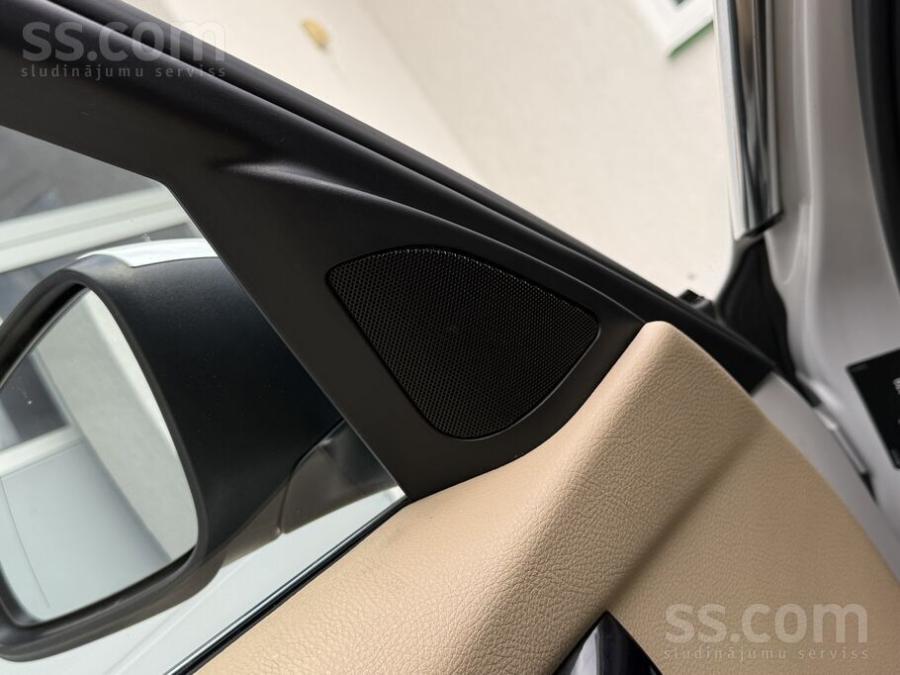 White BMW 320 2017 in Tukums, with an engine capacity of 2.00 L and mileage of 219 thousand km for 10999 €, photo 13 on AUTOMOTO.COM.LV