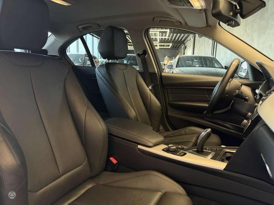 Balts BMW 320 2018 Kauņa, ar dzinēja tilpumu 2.00 L un nobraukumu 200 tūkst. km par 11990 €, foto 25 vietnē AUTOMOTO.COM.LV