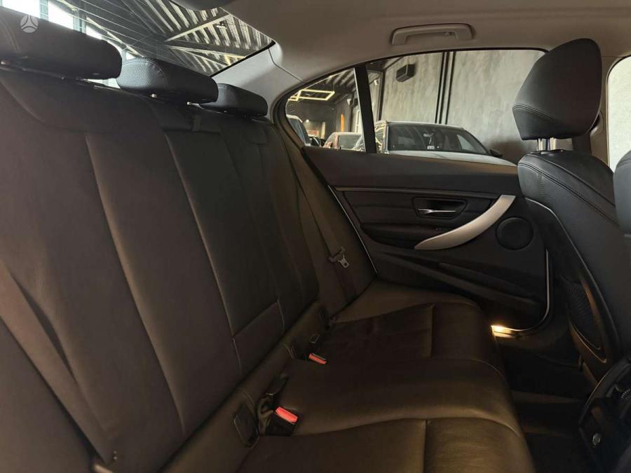 Balts BMW 320 2018 Kauņa, ar dzinēja tilpumu 2.00 L un nobraukumu 200 tūkst. km par 11990 €, foto 26 vietnē AUTOMOTO.COM.LV