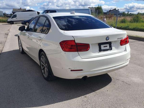 БМВ 320 2018 в Шяуляй на AUTOMOTO.COM.LV Белый БМВ 320 2018 в Шяуляй, объемом двигателя 2.00 л и пробегом 240 тыс. км за 5555 €, фото 5 на AUTOMOTO.COM.LV