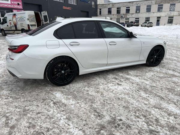 White BMW 320 2019 in Alytus, with an engine capacity of 2.00 L and mileage of 82 thousand km for 23700 €, photo 9 on AUTOMOTO.COM.LV