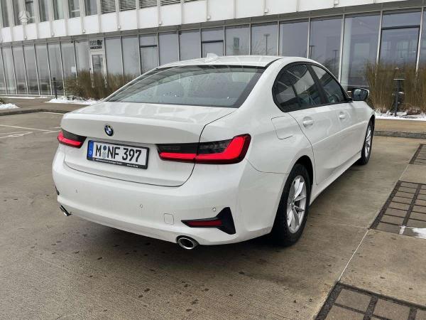 White BMW 320 2019 in Vilnius, with an engine capacity of 2.00 L and mileage of 221 thousand km for 19900 €, photo 2 on AUTOMOTO.COM.LV