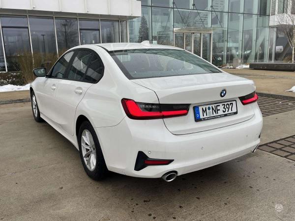 White BMW 320 2019 in Vilnius, with an engine capacity of 2.00 L and mileage of 221 thousand km for 19900 €, photo 4 on AUTOMOTO.COM.LV