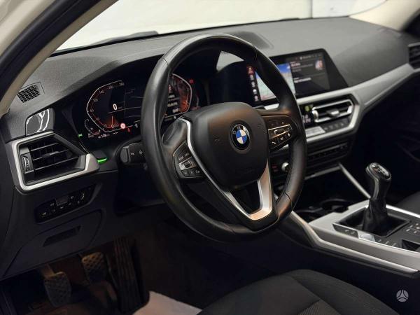 Balts BMW 320 2019 Viļņa, ar dzinēja tilpumu 2.00 L un nobraukumu 84 tūkst. km par 17850 €, foto 9 vietnē AUTOMOTO.COM.LV
