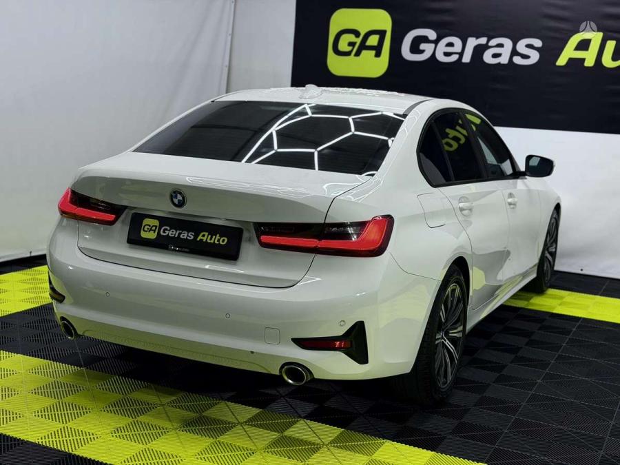 White BMW 320 2019 in Vilnius, with an engine capacity of 2.00 L and mileage of 84 thousand km for 16950 €, photo 5 on AUTOMOTO.COM.LV