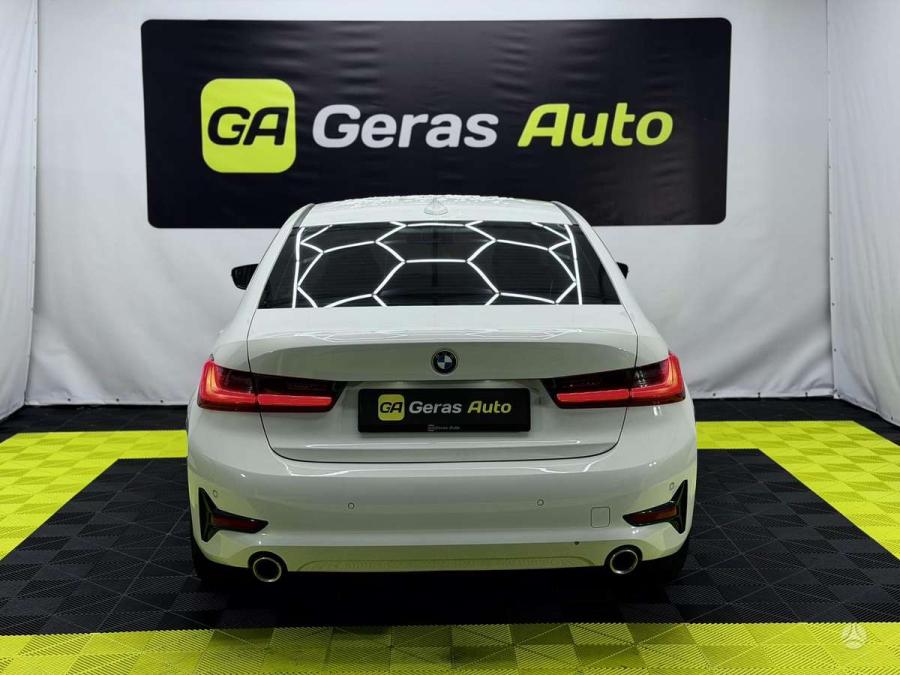 White BMW 320 2019 in Vilnius, with an engine capacity of 2.00 L and mileage of 84 thousand km for 16950 €, photo 6 on AUTOMOTO.COM.LV