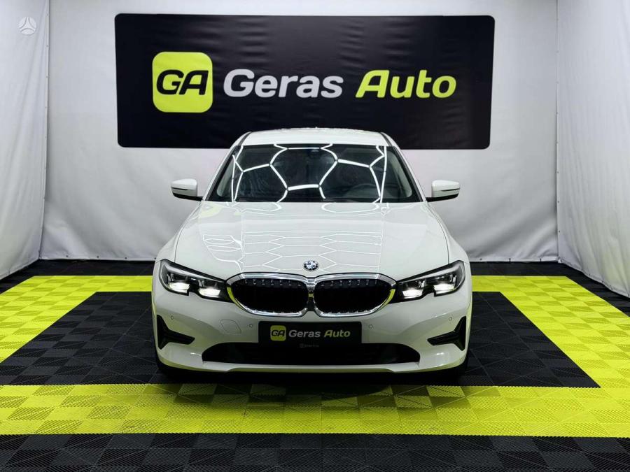 White BMW 320 2019 in Vilnius, with an engine capacity of 2.00 L and mileage of 84 thousand km for 16950 €, photo 8 on AUTOMOTO.COM.LV