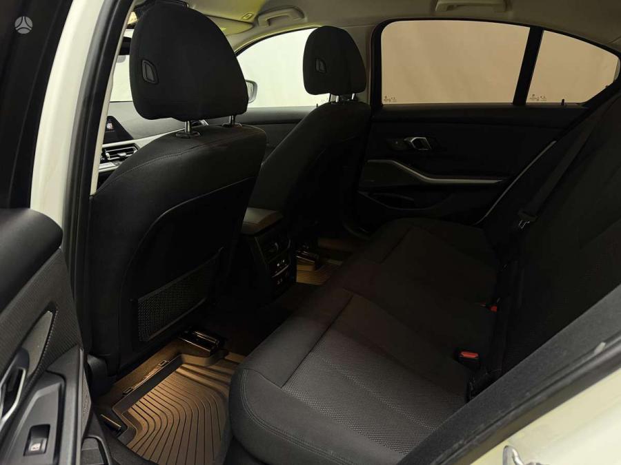 White BMW 320 2019 in Vilnius, with an engine capacity of 2.00 L and mileage of 84 thousand km for 16950 €, photo 12 on AUTOMOTO.COM.LV