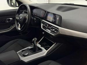 White BMW 320 2019 in Vilnius, with an engine capacity of 2.00 L and mileage of 84 thousand km for 16950 €, photo 16 on AUTOMOTO.COM.LV