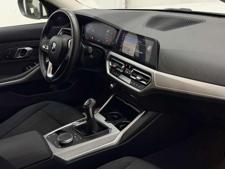 White BMW 320 2019 in Vilnius, with an engine capacity of 2.00 L and mileage of 84 thousand km for 16950 €, photo 16 on AUTOMOTO.COM.LV