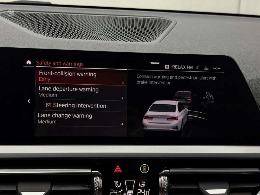 White BMW 320 2019 in Vilnius, with an engine capacity of 2.00 L and mileage of 84 thousand km for 16950 €, photo 27 on AUTOMOTO.COM.LV