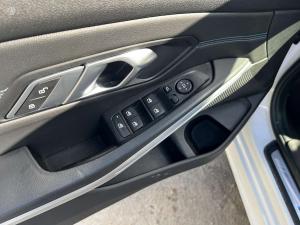Balts BMW 320 2019 Kauņa, ar dzinēja tilpumu 2.00 L un nobraukumu 125 tūkst. km par 11900 €, foto 39 vietnē AUTOMOTO.COM.LV