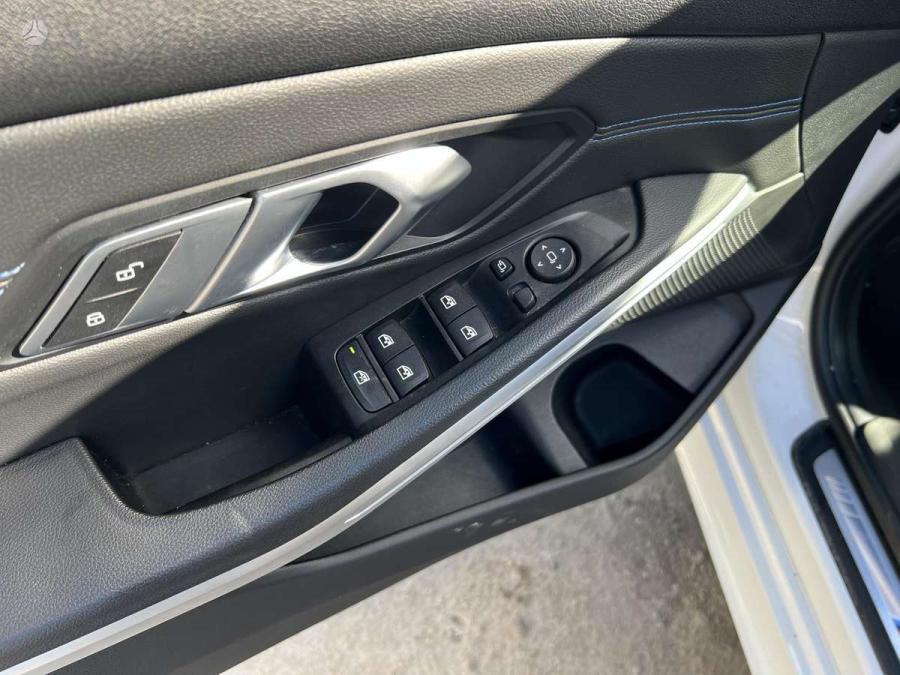 Balts BMW 320 2019 Kauņa, ar dzinēja tilpumu 2.00 L un nobraukumu 125 tūkst. km par 11900 €, foto 39 vietnē AUTOMOTO.COM.LV
