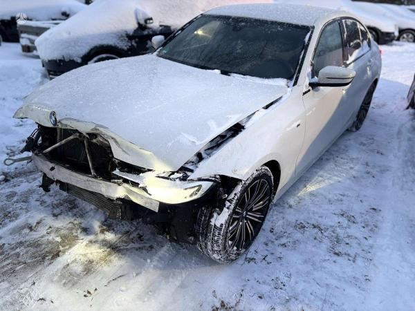 White BMW 320 2020 in Vilnius, with an engine capacity of 2.00 L and mileage of 180 thousand km for 14300 €, photo 2 on AUTOMOTO.COM.LV
