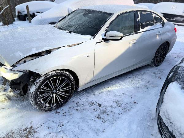 White BMW 320 2020 in Vilnius, with an engine capacity of 2.00 L and mileage of 180 thousand km for 14300 €, photo 3 on AUTOMOTO.COM.LV