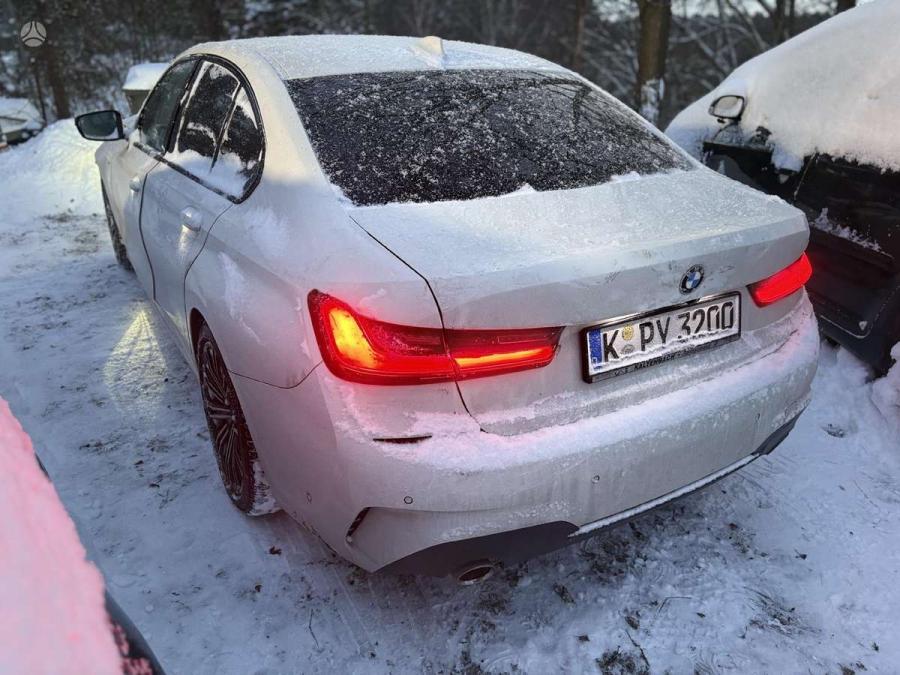 White BMW 320 2020 in Vilnius, with an engine capacity of 2.00 L and mileage of 180 thousand km for 14300 €, photo 5 on AUTOMOTO.COM.LV