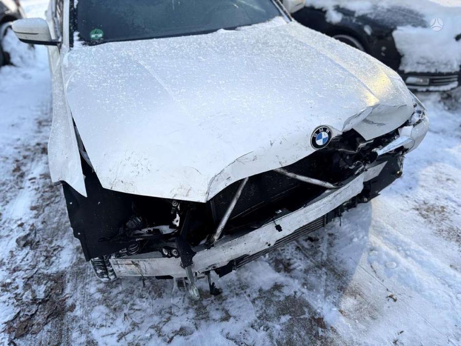 White BMW 320 2020 in Vilnius, with an engine capacity of 2.00 L and mileage of 180 thousand km for 14300 €, photo 6 on AUTOMOTO.COM.LV