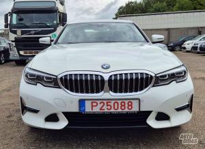 White BMW 320 2020 in Marijampole, with an engine capacity of 2.00 L and mileage of 400 thousand km for 16700 €, photo 3 on AUTOMOTO.COM.LV
