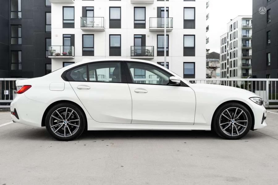 White BMW 320 2020 in Vilnius, with an engine capacity of 2.00 L and mileage of 146 thousand km for 19500 €, photo 5 on AUTOMOTO.COM.LV