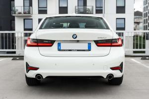 White BMW 320 2020 in Vilnius, with an engine capacity of 2.00 L and mileage of 146 thousand km for 19500 €, photo 8 on AUTOMOTO.COM.LV