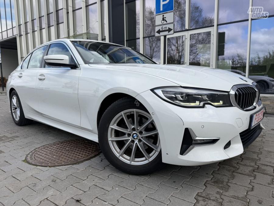 White BMW 320 2020 in Vilnius, with an engine capacity of 2.00 L and mileage of 420 thousand km for 16990 €, photo 1 on AUTOMOTO.COM.LV