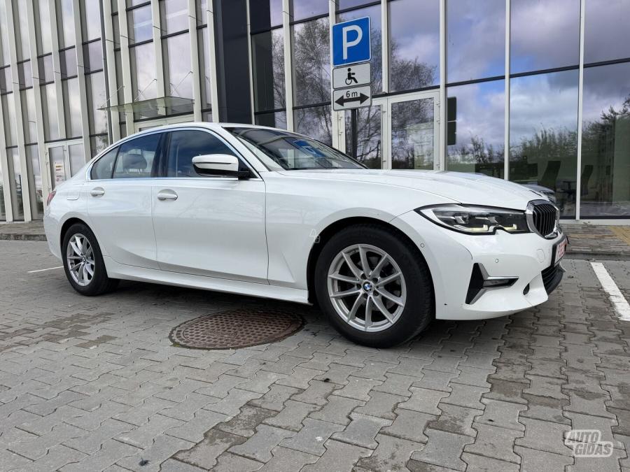 White BMW 320 2020 in Vilnius, with an engine capacity of 2.00 L and mileage of 420 thousand km for 16990 €, photo 4 on AUTOMOTO.COM.LV