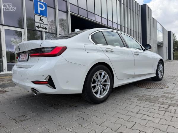 BMW 320 2020 in Vilnius on AUTOMOTO.COM.LV White BMW 320 2020 in Vilnius, with an engine capacity of 2.00 L and mileage of 420 thousand km for 16990 €, photo 6 on AUTOMOTO.COM.LV