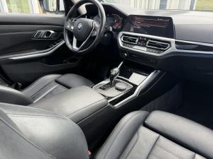 White BMW 320 2020 in Vilnius, with an engine capacity of 2.00 L and mileage of 420 thousand km for 16990 €, photo 12 on AUTOMOTO.COM.LV