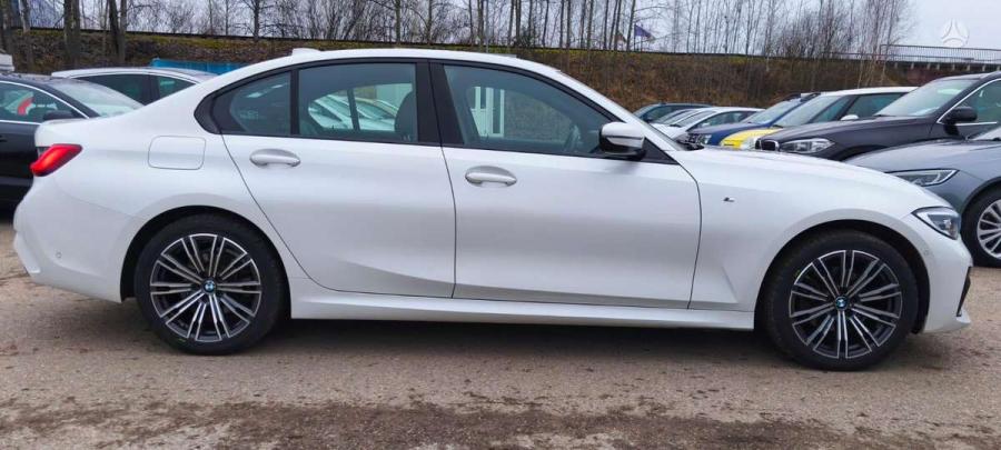 White BMW 320 2021 in Kaunas, with an engine capacity of 2.00 L and mileage of 99 thousand km for 29282 €, photo 4 on AUTOMOTO.COM.LV