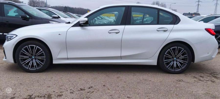White BMW 320 2021 in Kaunas, with an engine capacity of 2.00 L and mileage of 99 thousand km for 29282 €, photo 5 on AUTOMOTO.COM.LV