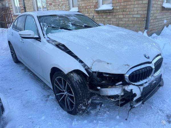 White BMW 320 2021 in Panevezys, with an engine capacity of 2.00 L and mileage of 101 thousand km for 13200 €, photo 2 on AUTOMOTO.COM.LV