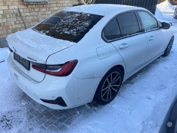 White BMW 320 2021 in Panevezys, with an engine capacity of 2.00 L and mileage of 101 thousand km for 13200 €, photo 4 on AUTOMOTO.COM.LV