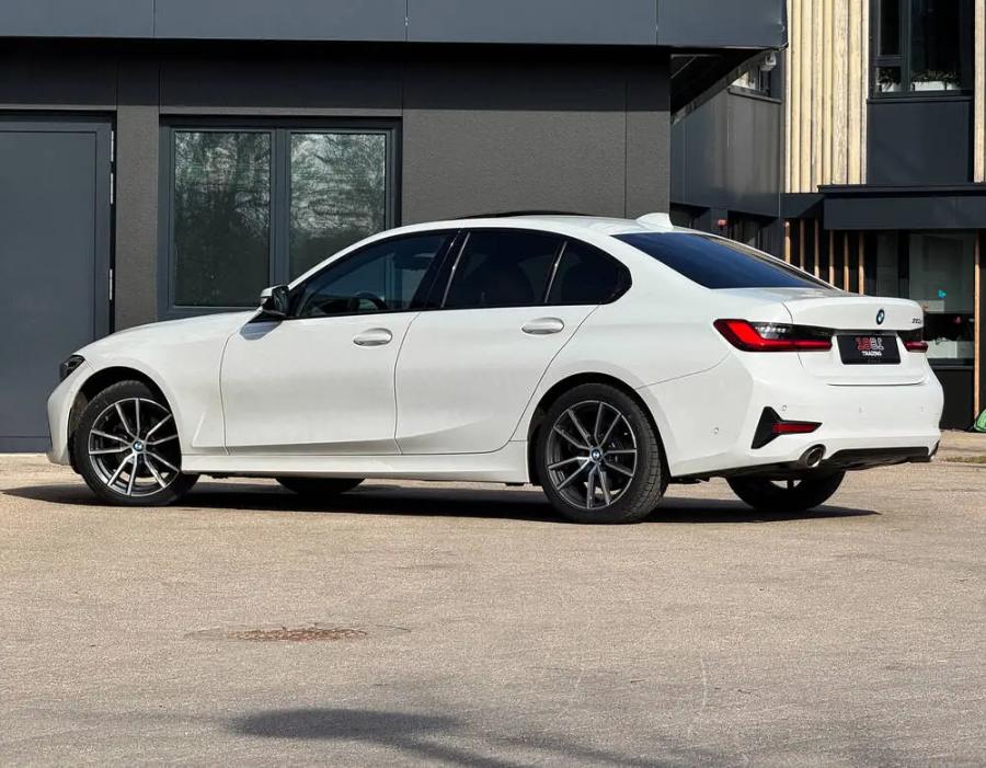 White BMW 320 2021 in Riga, with an engine capacity of 2.00 L and mileage of 112 thousand km for 20750 €, photo 10 on AUTOMOTO.COM.LV