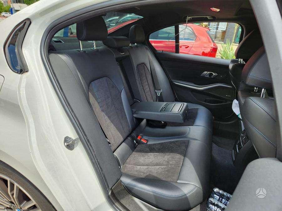 White BMW 320 2021 in Kaunas, with an engine capacity of 2.00 L and mileage of 143 thousand km for 22600 €, photo 12 on AUTOMOTO.COM.LV