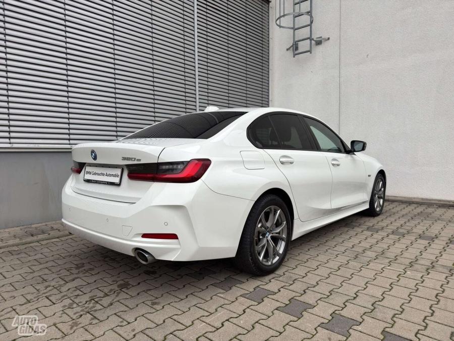 White BMW 320 2022 in Kaunas, with an engine capacity of 2.00 L and mileage of 62 thousand km for 33104 €, photo 6 on AUTOMOTO.COM.LV