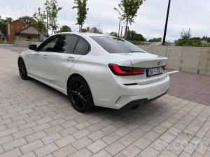 White BMW 320 2022 in Riga, with an engine capacity of 2.00 L and mileage of 95 thousand km for 27600 €, photo 5 on AUTOMOTO.COM.LV