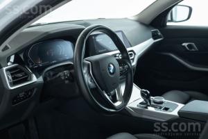 White BMW 320 2022 in Riga, with an engine capacity of 2.00 L and mileage of 102 thousand km for 27900 €, photo 6 on AUTOMOTO.COM.LV