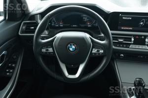White BMW 320 2022 in Riga, with an engine capacity of 2.00 L and mileage of 102 thousand km for 27900 €, photo 15 on AUTOMOTO.COM.LV