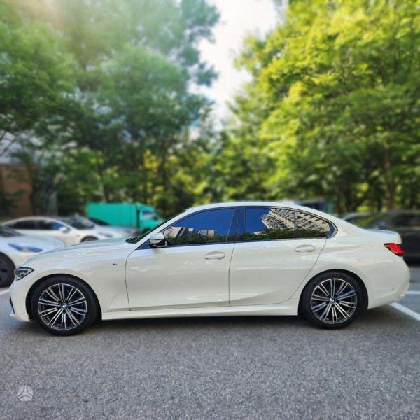 White BMW 320 2022 in Kaunas, with an engine capacity of 2.00 L and mileage of 140 thousand km for 21700 €, photo 1 on AUTOMOTO.COM.LV