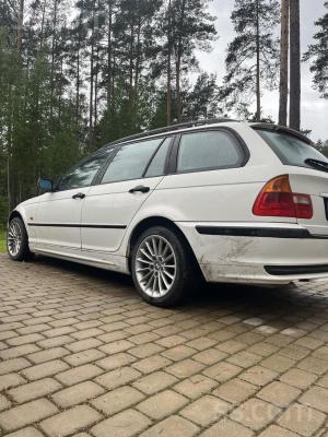 Balts BMW 320 2001 Rīga, ar dzinēja tilpumu 2.00 L un nobraukumu 255 tūkst. km par 390 €, foto 2 vietnē AUTOMOTO.COM.LV