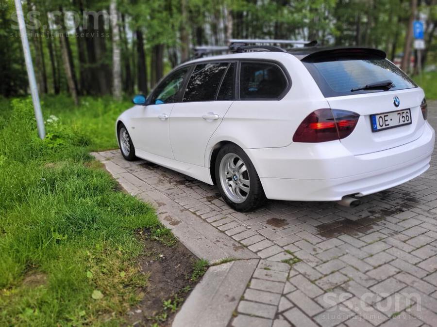 White BMW 320 2006 in Riga, with an engine capacity of 2.00 L and mileage of 312 thousand km for 2000 €, photo 2 on AUTOMOTO.COM.LV